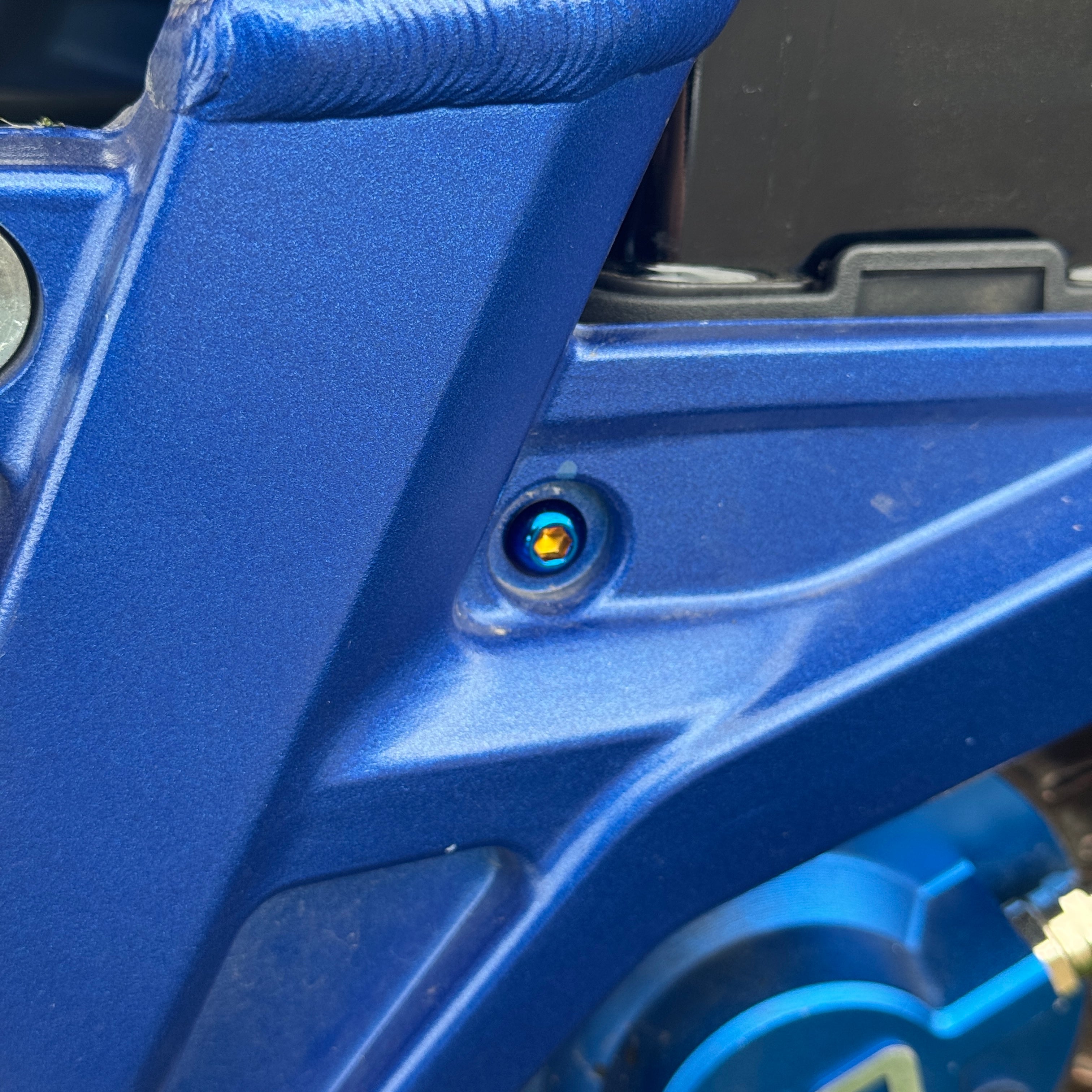 Surron Under Battery Titanium Bolts – mxmodz